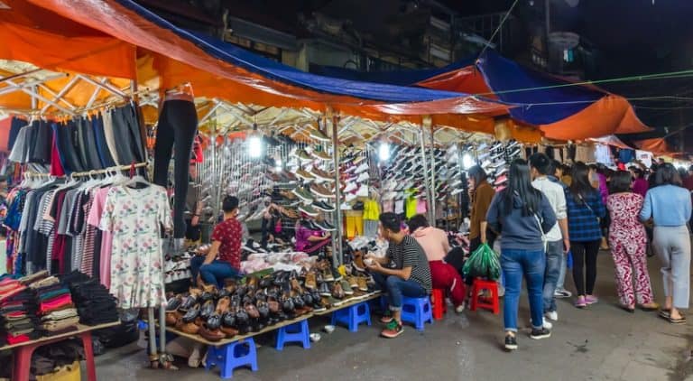Top 10 Places to Shop in Mumbai - Mumbai Guide